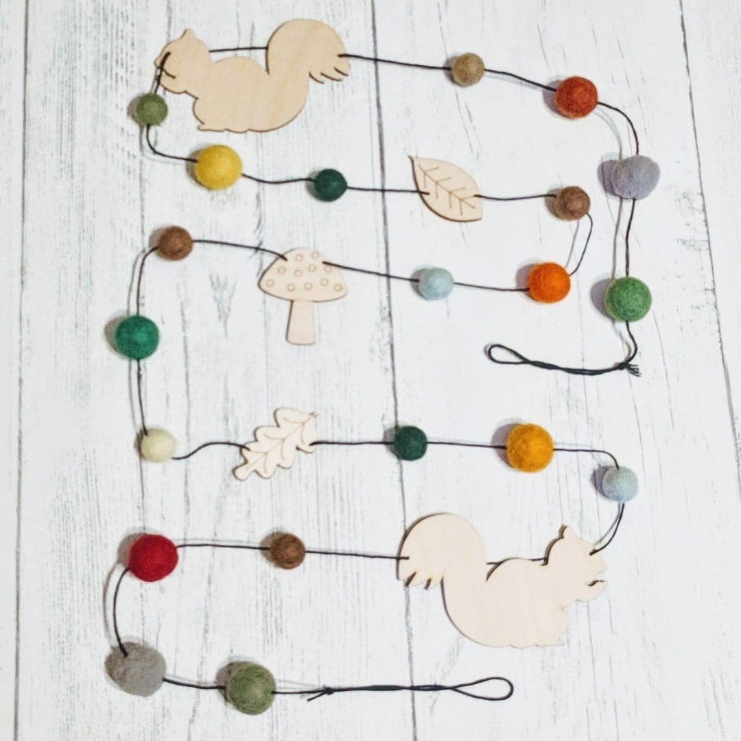 Woodland Squirrel Garland in Natural Wood With Handmade Felt - Etsy UK