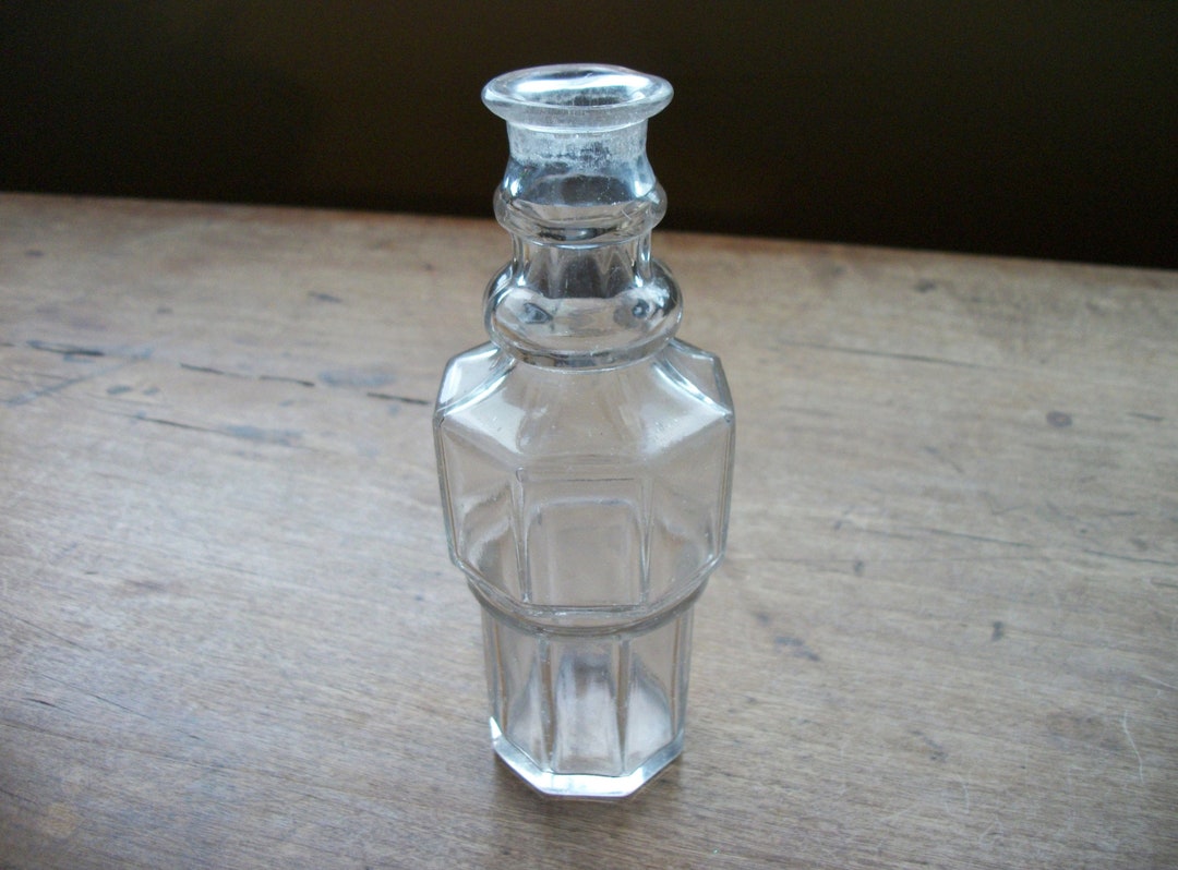 Castor Cruet Flat Panel Design Double Ring Neck Smooth Polished Base ...