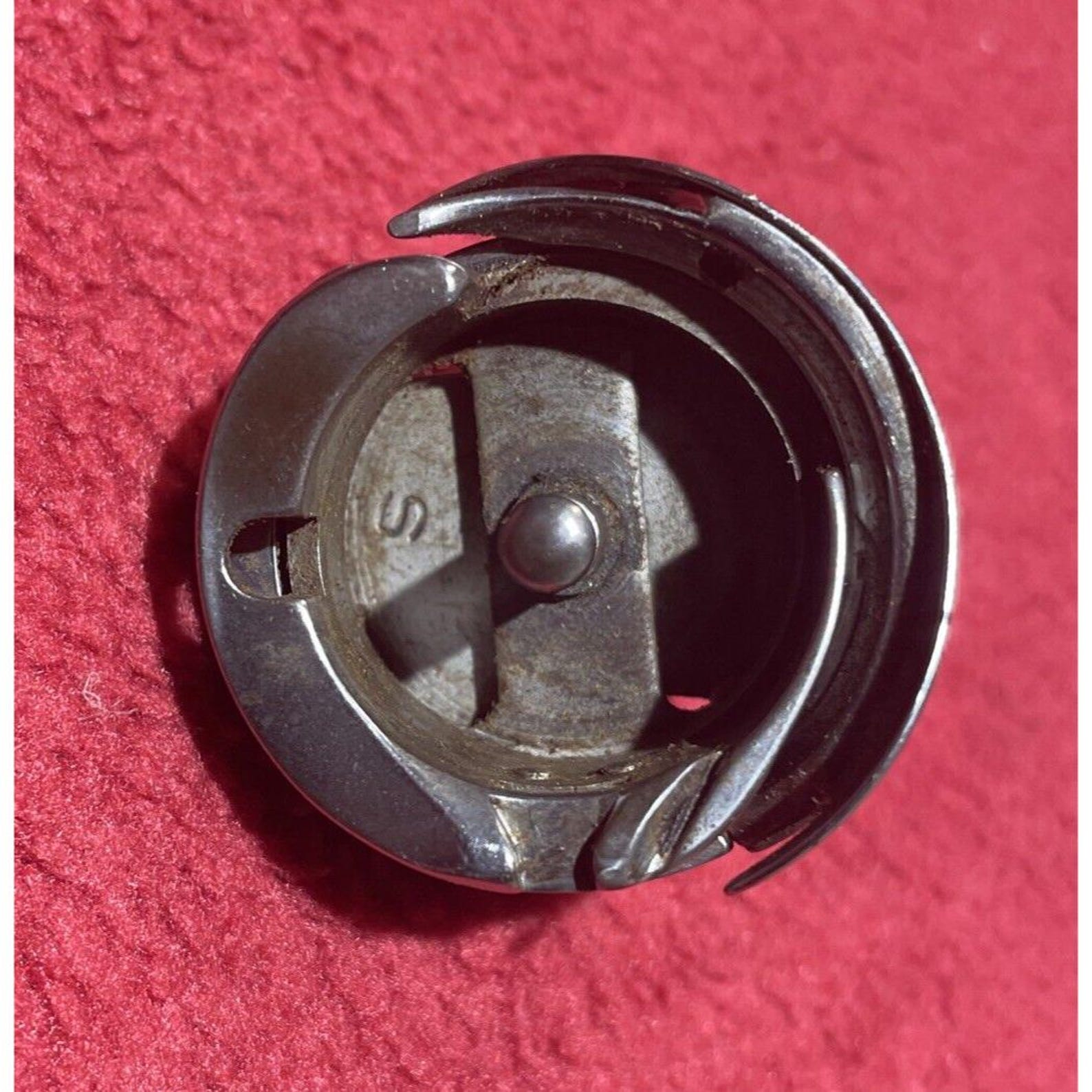 Vintage 1946 Singer 95-80 Sewing Machine # AG688937 Bobbin Case Hook ...