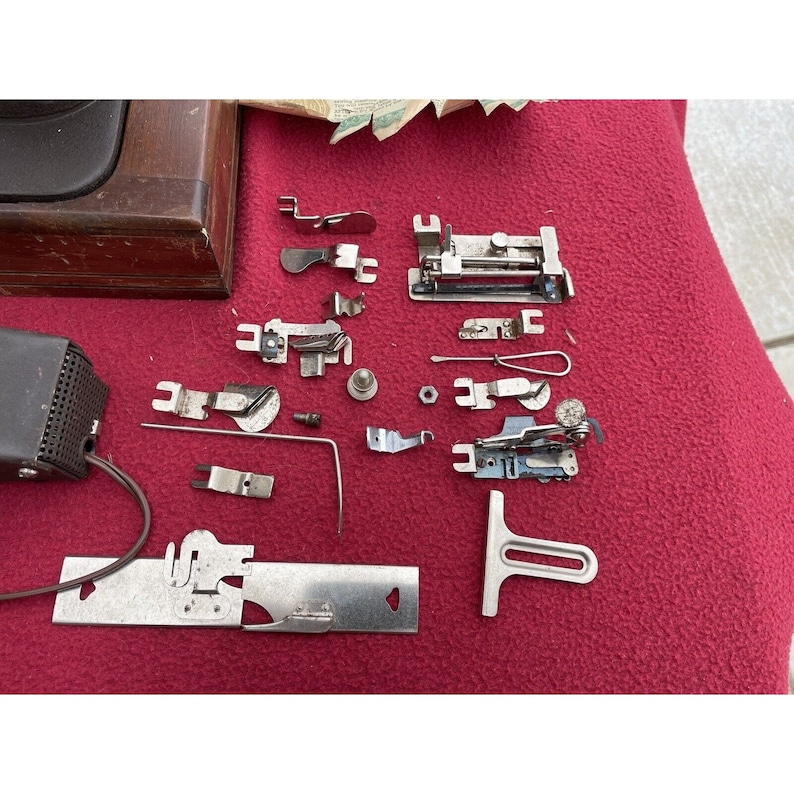 Montgomery Ward 1940's Rotary Sewing Machine Supreme Streamlined Model ...