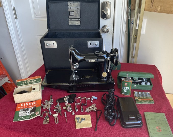Vintage Singer Featherweight Model 221 Sewing Machine 1952 Serial No ...