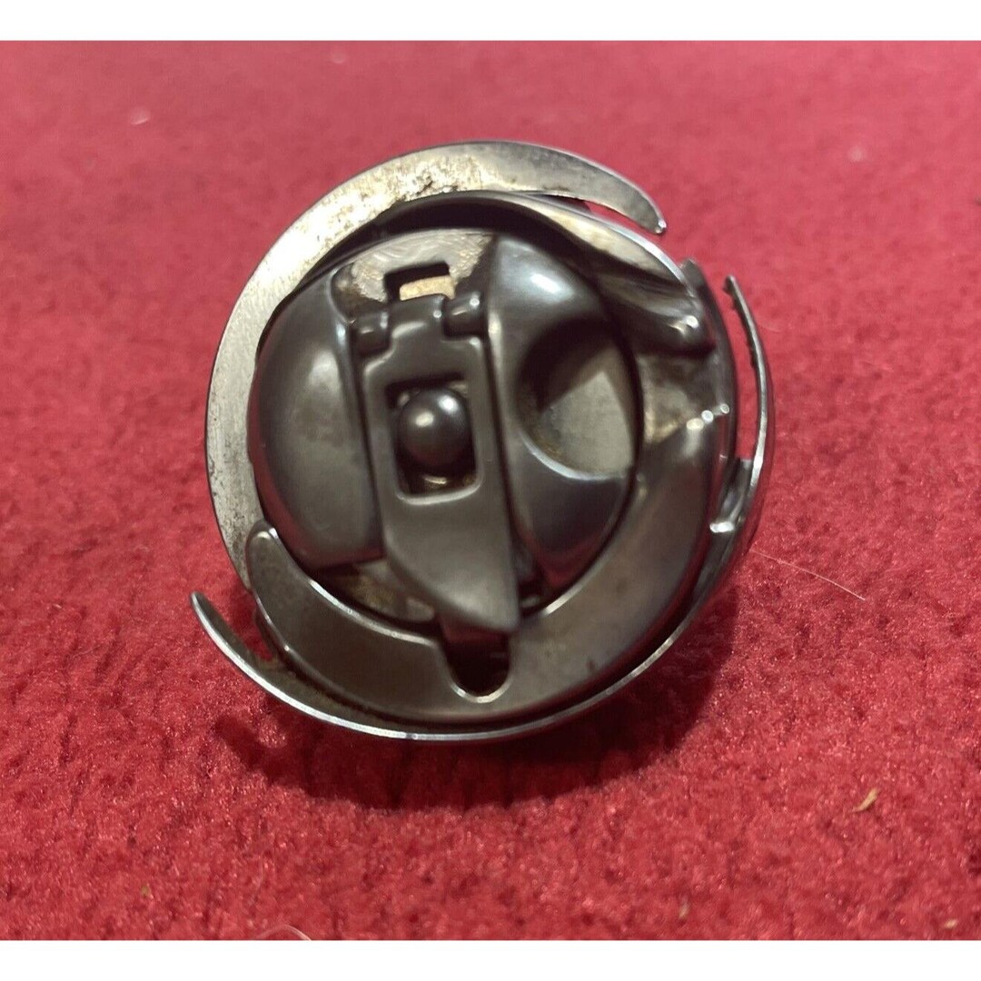 Vintage 1946 Singer 95-80 Sewing Machine # AG688937 Bobbin Case Hook ...