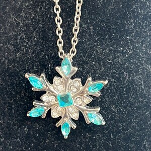 Vintage Snowflake Pendant Blue & Silver Tone Necklace 20 Statement ...