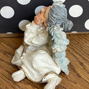 Vintage Resin Angel Grandma Granny Sitting Figurine Miniature 2.5 T X 3 ...