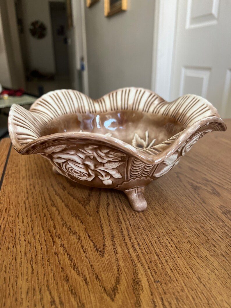 Vintage Glazed Ceramic Three Footed Scalloped Edge Dish With White ...