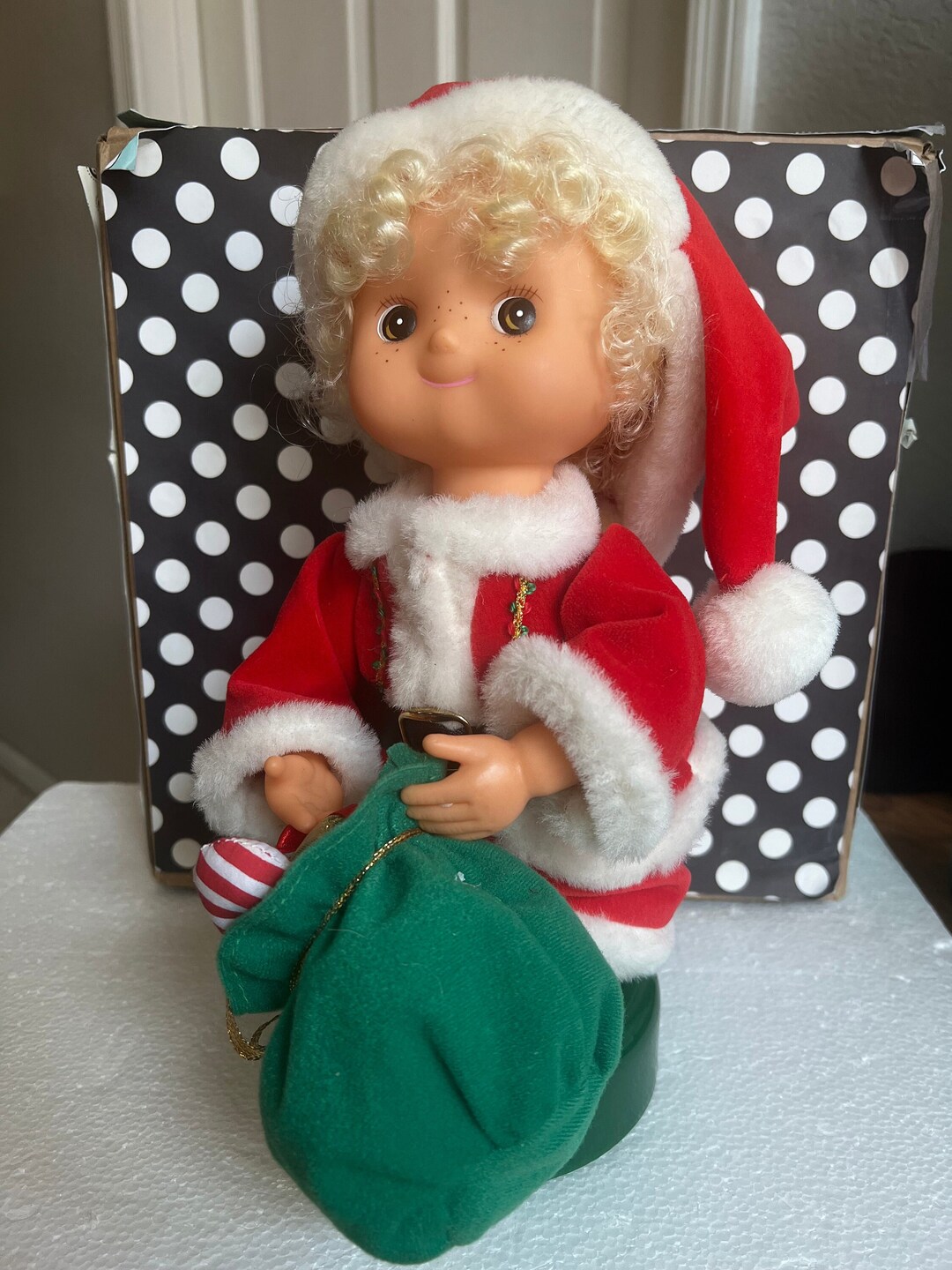 Vintage Padma Animated Christmas Motionette Girl Toy 12" **NOT TESTED ...