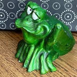 Retro Vintage 2.5 Composite Resin Plastic Frog Funny Leaping Figure ...