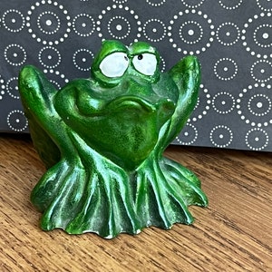 Retro Vintage 2.5 Composite Resin Plastic Frog Funny Leaping Figure ...