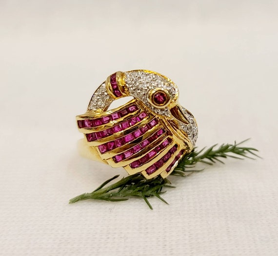 14k yellow gold diamond and Ruby Swan ring - Gem