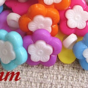 20 Plastic Buttons in the Shape of Flower in Mixed Colors With Ring ...