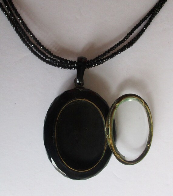Antique Victorian Whitby Jet Locket With Triple Stran… - Gem