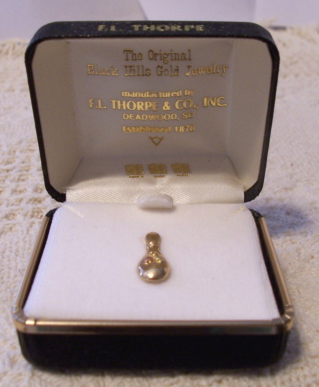 Vintage 10K Black Hills Gold Bowling Pin Tie Tac Hallmarked - Etsy