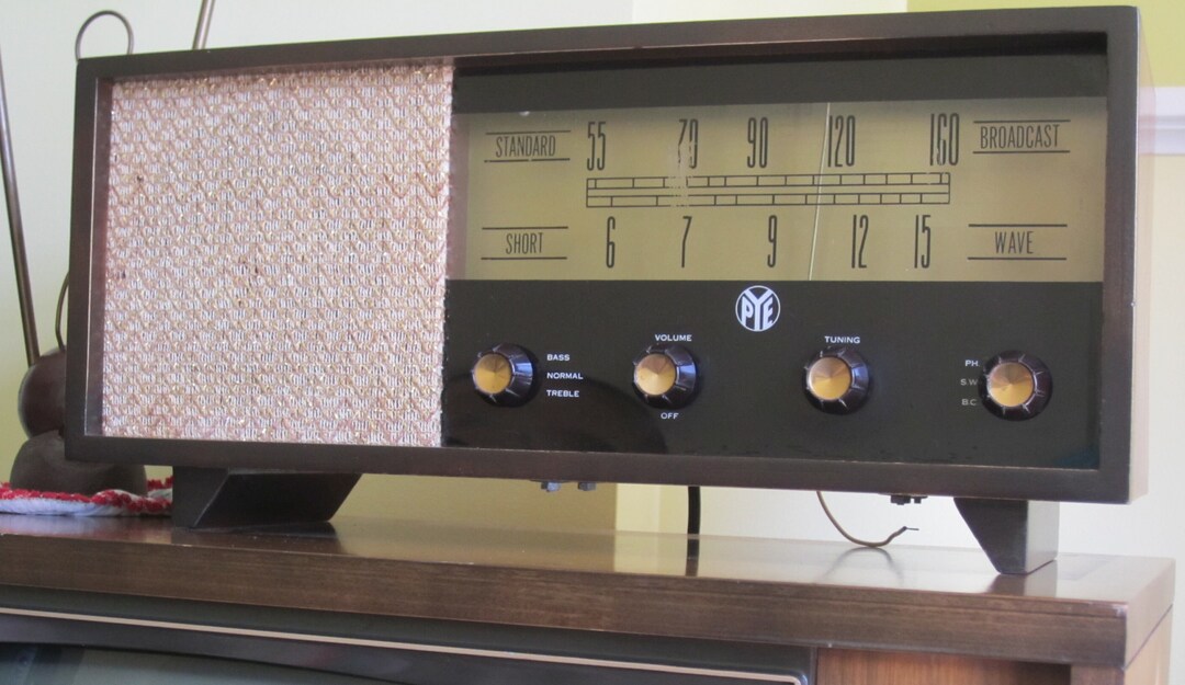 Vintage Retro LG PYE Tube Radio 1940s 1950s Mid Century Phonograph ...