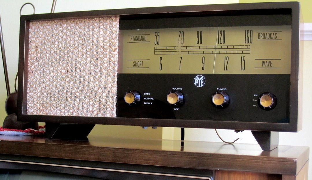 Vintage Retro LG PYE Tube Radio 1940s 50s Mid Century Phonograph ...