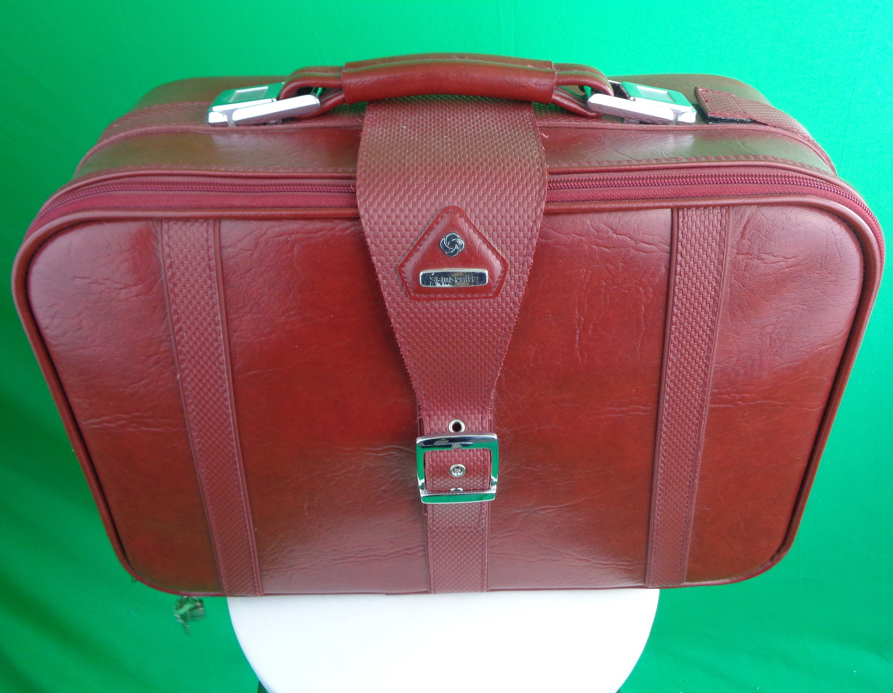 Womens Mens Girls Boy Samsonite Burgundy Rectangular Medium Vinyl ...