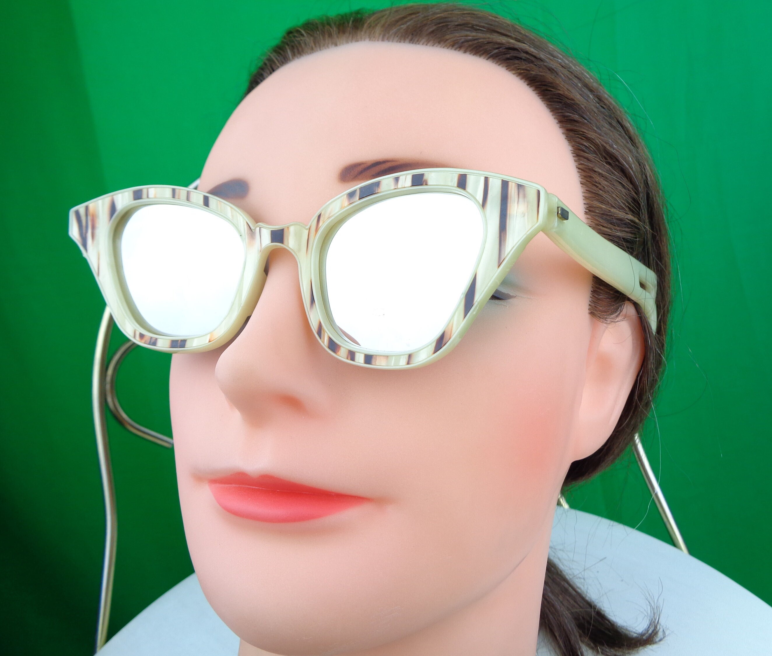 Ivory Ray's Instagram, Twitter & Facebook on IDCrawl