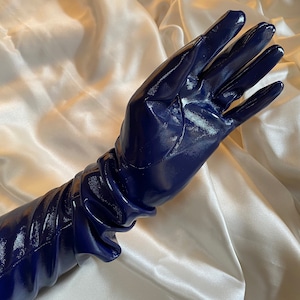 STATEMENT AUBERGINE Patent Gloves Purple Patent Faux Leather Extreme ...