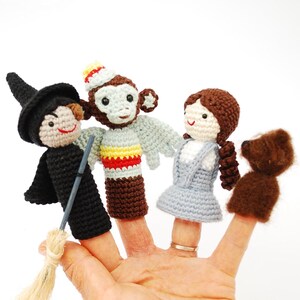 The Wizard of Oz Amigurumi Pattern. Crochet Finger Puppets: Dorothy ...