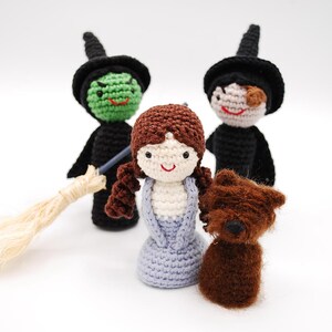 The Wizard of Oz Amigurumi Pattern. Crochet Finger Puppets: Dorothy ...