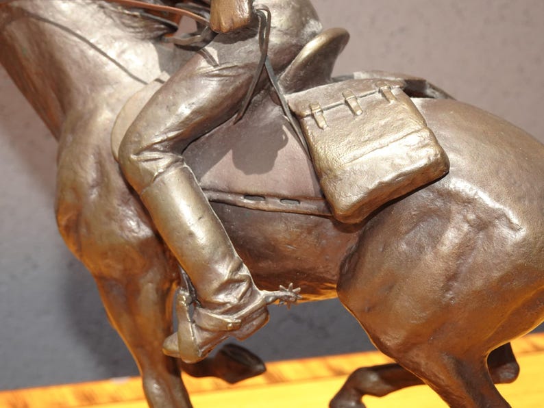LH21 Vintage Wells Fargo Bronze Statue "lightning Line" Rider Cowboy ...