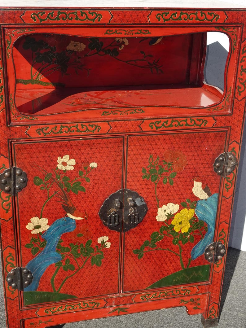 Vintage Oriental Asian Chinese Red Lacquer Chinoiserie Cabinet Entry ...