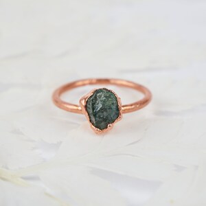Raw Emerald Ring, Raw Crystal Engagement Ring, Raw Stone Engagement ...