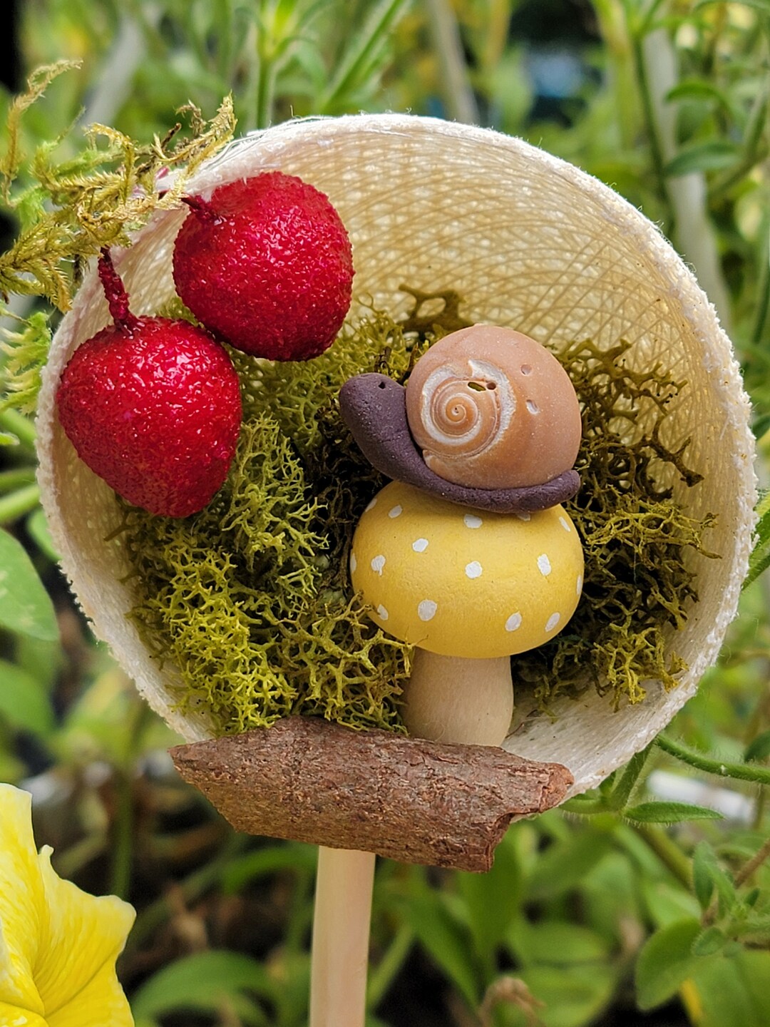 Diorama Planter Garden Stake Snail Berries Mushroom Naturecrafts ...