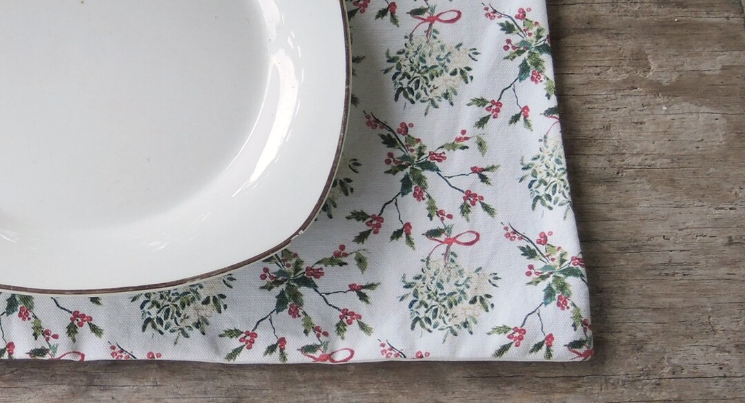 Mistletoe and Holly Placemats Set of 4 Table Mats Modern Christmas ...
