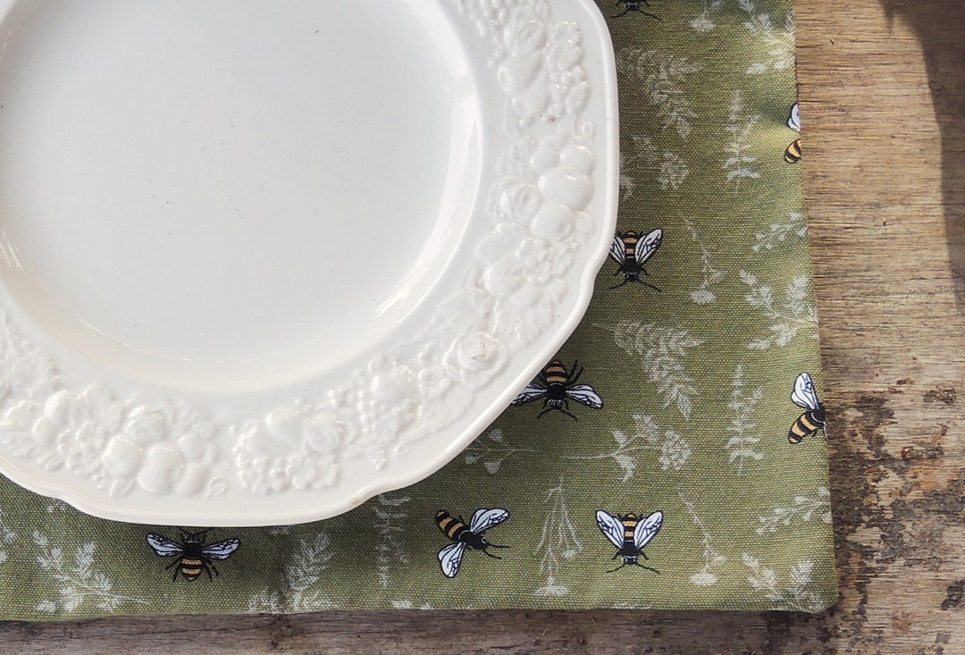 Green and Bee Pattern Placemats Set of 4 Garden Inspired Table Mats - Etsy