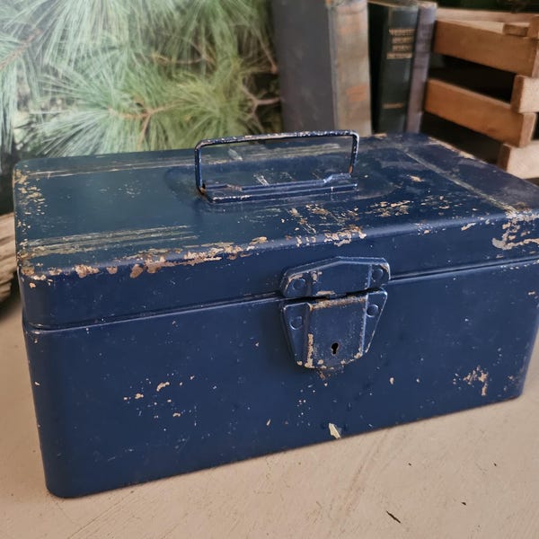 Vintage Tackle Box - Etsy