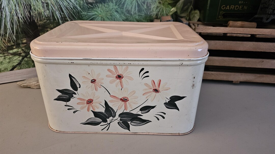 Colorware NC Metal Bread Box Pale Pink Lid With Pink Daisy Style ...