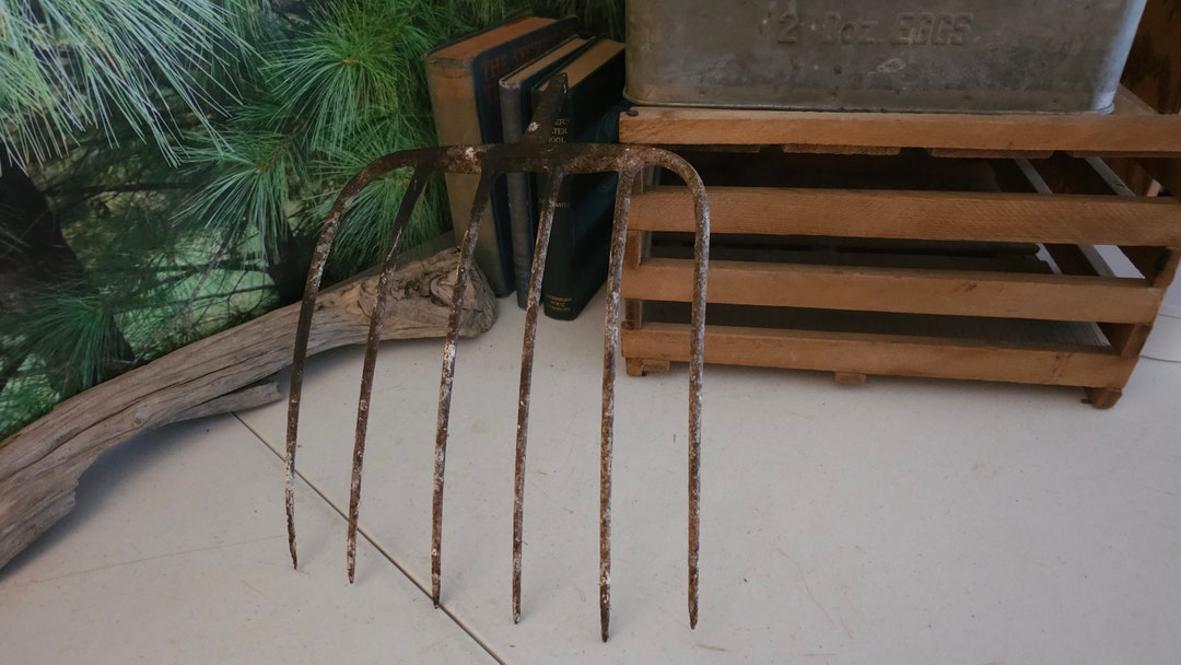 Rusty 6 Tine Pitchfork Head Cast Iron Vintage Farmhouse Decor Garden ...