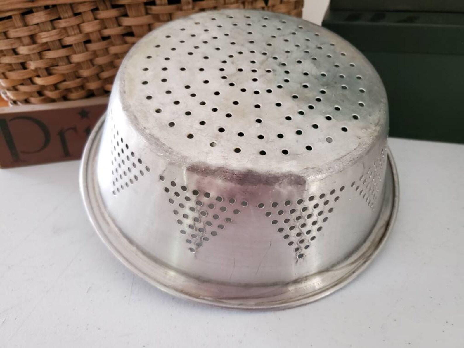Round Flat Bottom Aluminum Colander / Rustic Country Farmhouse Decor ...