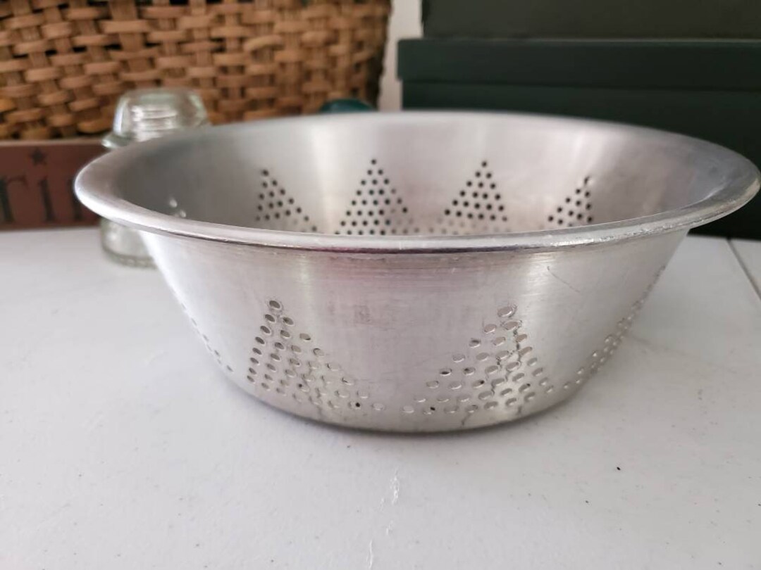 Round Flat Bottom Aluminum Colander / Rustic Country Farmhouse - Etsy