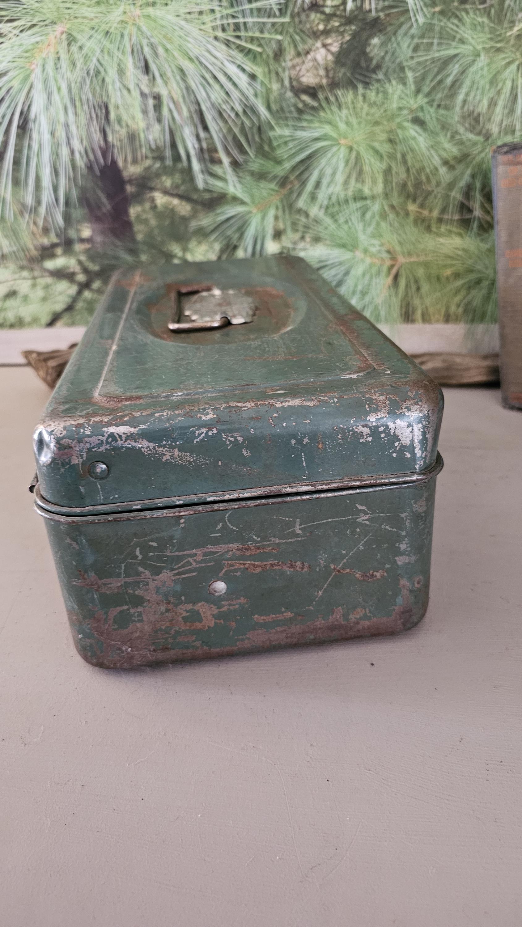 Vintage Union Steel Tool Box: 1950s Distressed Green Metal Tackle Box ...