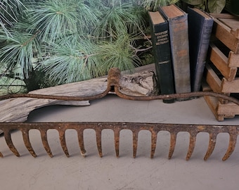 14 Tine Cast Iron Rake Head Metal Collar Rough Rusty Farmhouse Tool ...