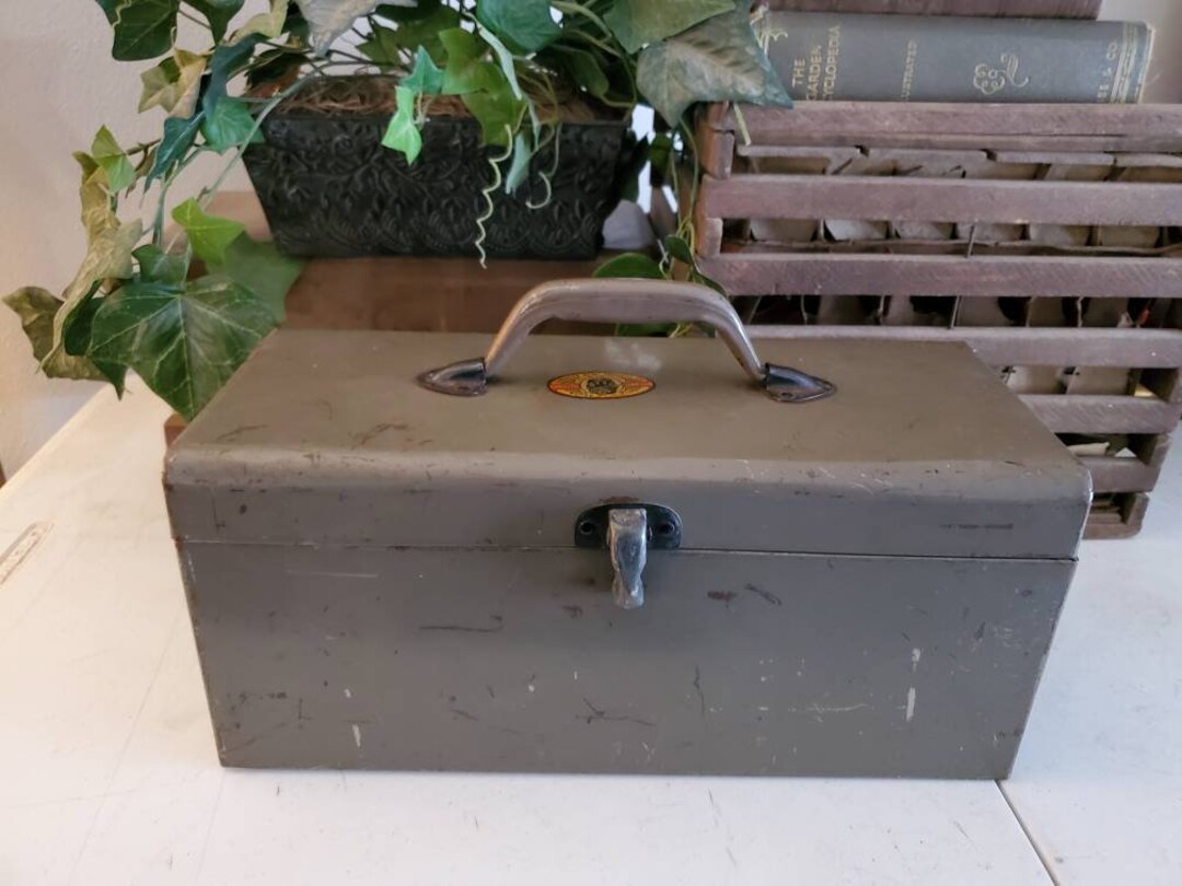 Simonsen Distressed Greige Tackle Tool Box With 5 Compartment Tray ...