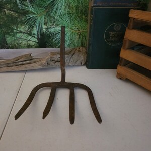 Rustic 4 Tine Curved Pitchfork Cultivator Head Cast Iron Rusty Antique ...