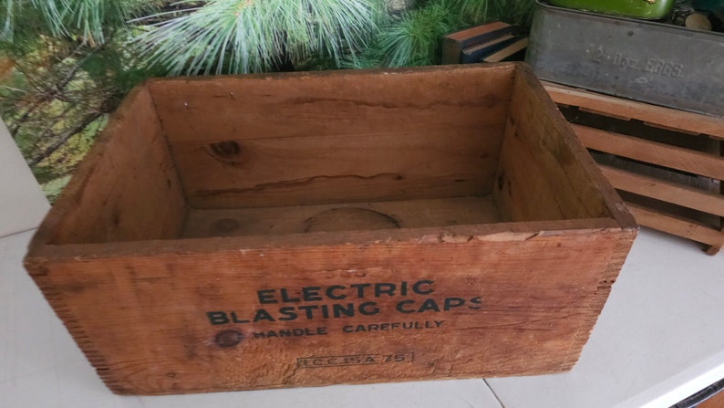 Antique Atlas Manasite Spools Electric Blasting Caps Wood Finger ...