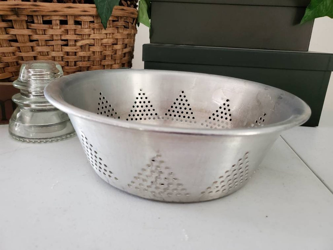 Round Flat Bottom Aluminum Colander / Rustic Country Farmhouse - Etsy
