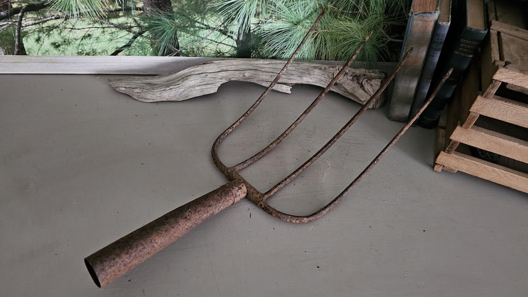 4 Tine Pitchfork Head With Round Collar Vintage Cast Iron Farmhouse ...