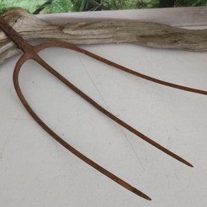 Old Rusty 3 Tine Pitchfork Head Cast Iron Vintage Farm Tool Farmhouse ...