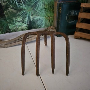 Rustic 4 Tine Curved Pitchfork Cultivator Head Cast Iron Rusty Antique ...