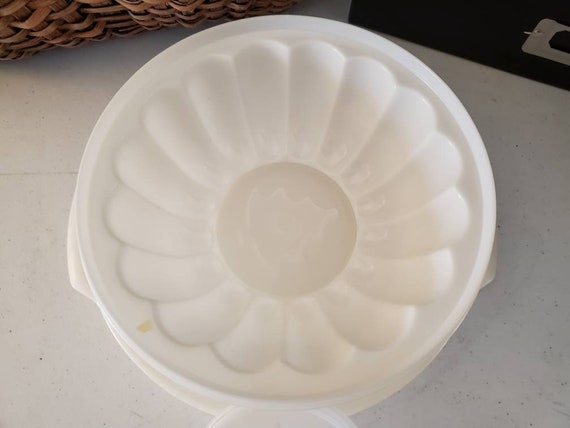 Bowls Jel-N-Serve White Tupperware 4 Piece Jello Set Tree & Star ...