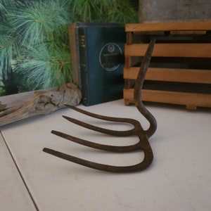 Rustic 4 Tine Curved Pitchfork Cultivator Head Cast Iron Rusty Antique ...