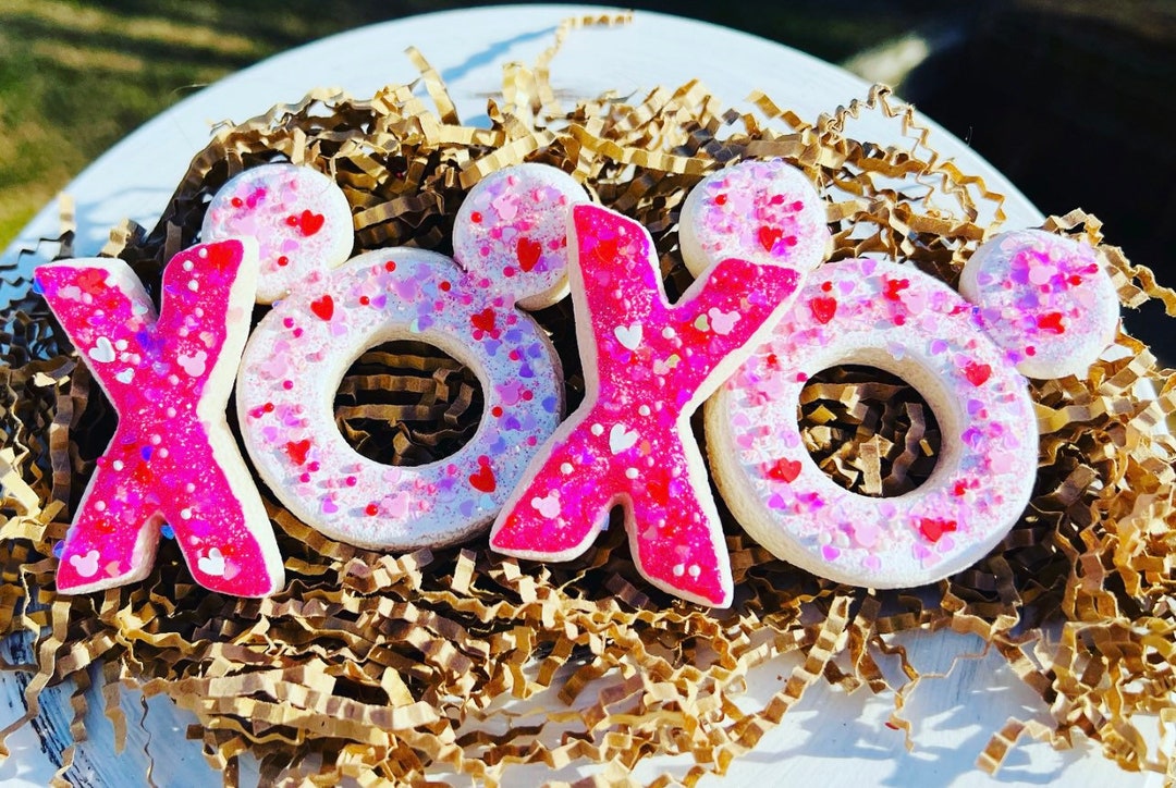 Disney Inspired Mouse Shaped Faux XOXO Valentine Cookie Set Tiered Tray ...