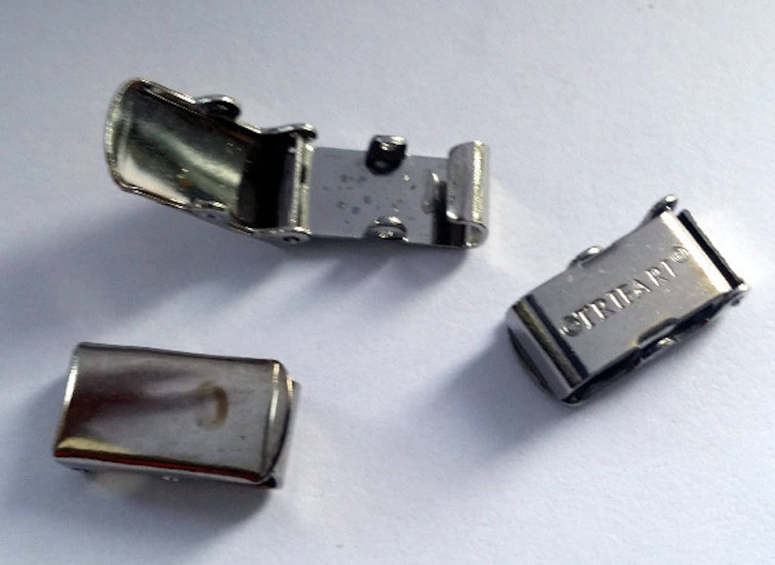 12 X Vintage Marked TRIFARI Fold Over Clasp Closure - Dark Silver Tone ...