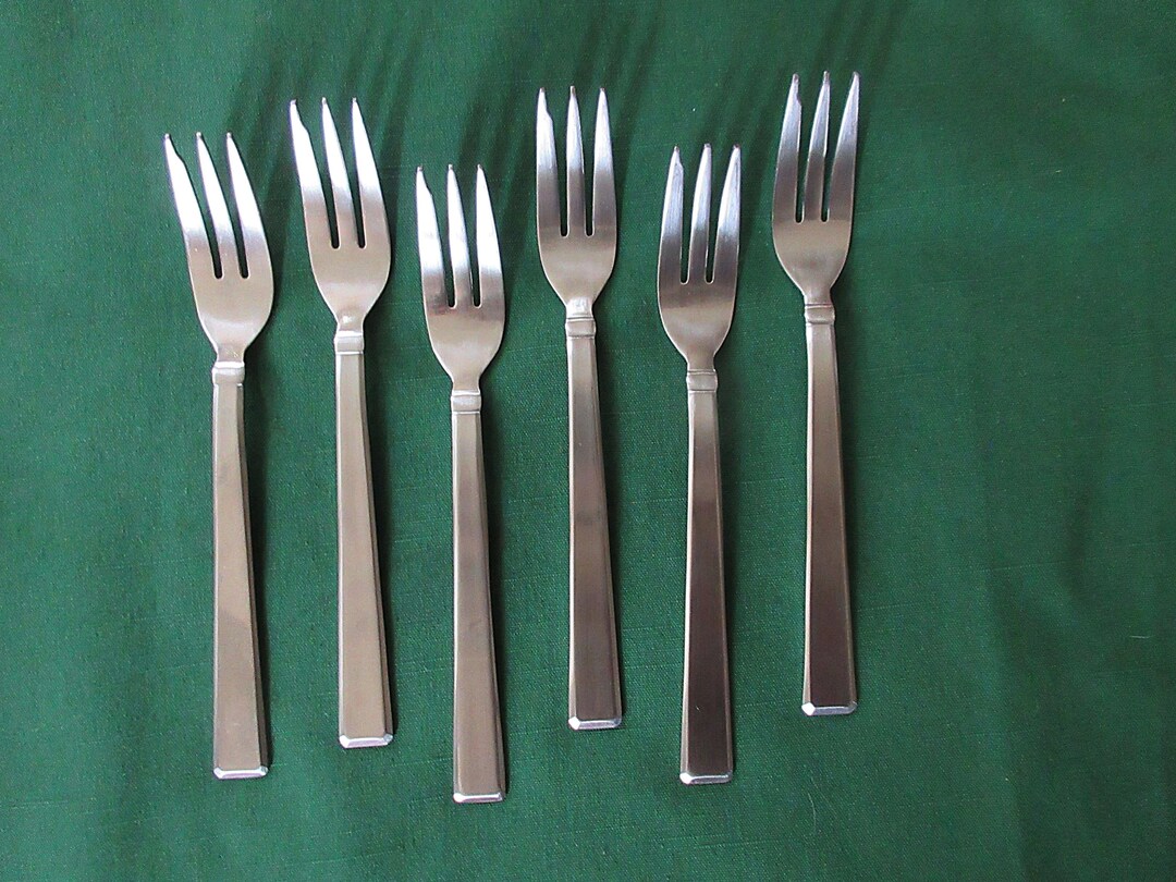 6 Vtg 3 Tine Stainless Salad/dessert FORKS From CAMBRIDGE in Plain ...