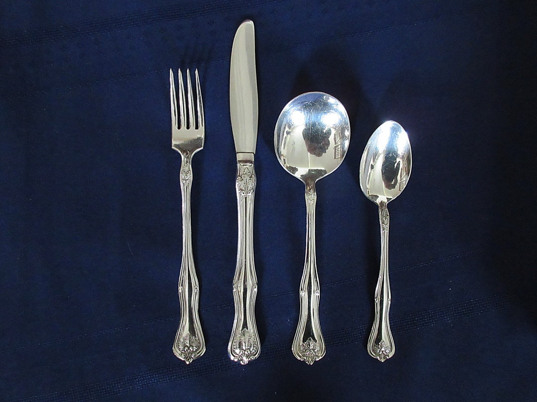 23 Pcs Antique Silverplate Service/5+ of Fancy Willaims Silverware ...