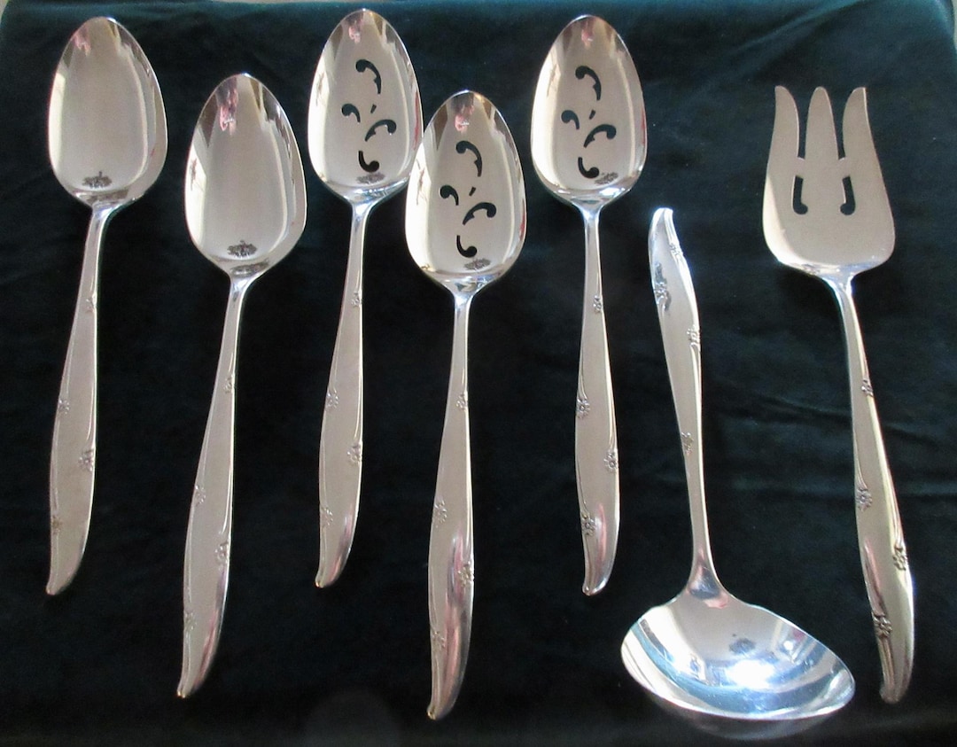 7 SERVING Pcs of Oneida Community Silverplate Flatware in the Silver ...